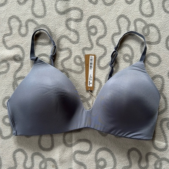 SKIMS | Intimates & Sleepwear | Skims Wireless Form Lightly Lined Bra ...